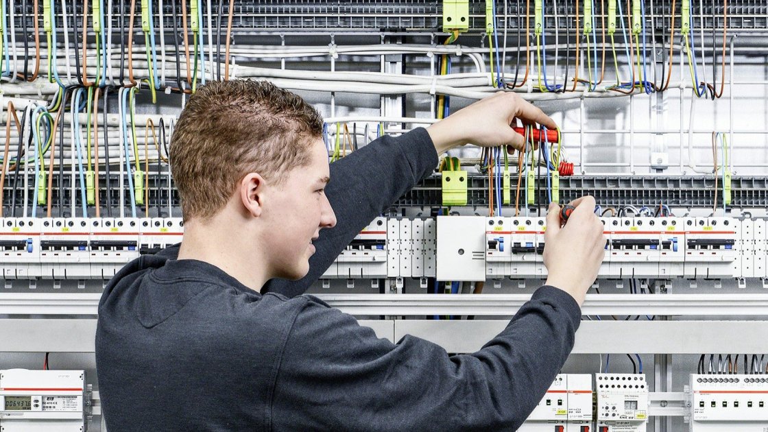 Electrical installer EFZ | Schindler Vocational Training